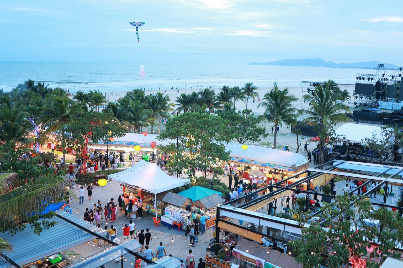 Cầu đi bộ ngắm biển Hamptons Pier Melia Hồ Tràm