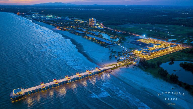 Cầu đi bộ ngắm biển Hamptons Pier Melia Hồ Tràm